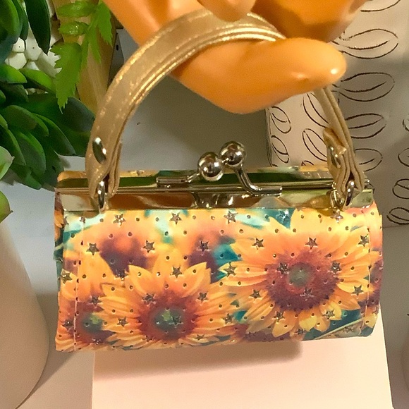 Boutique | Accessories | Tictok Mini Purse Holds Airpods More Nwot ...